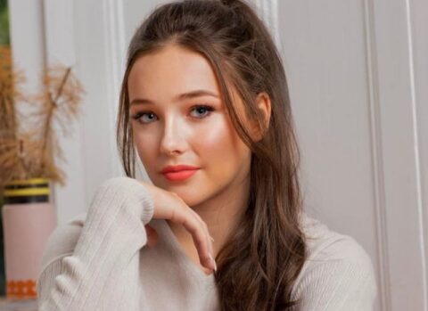 Lucy Thomas Biografie - Ton an