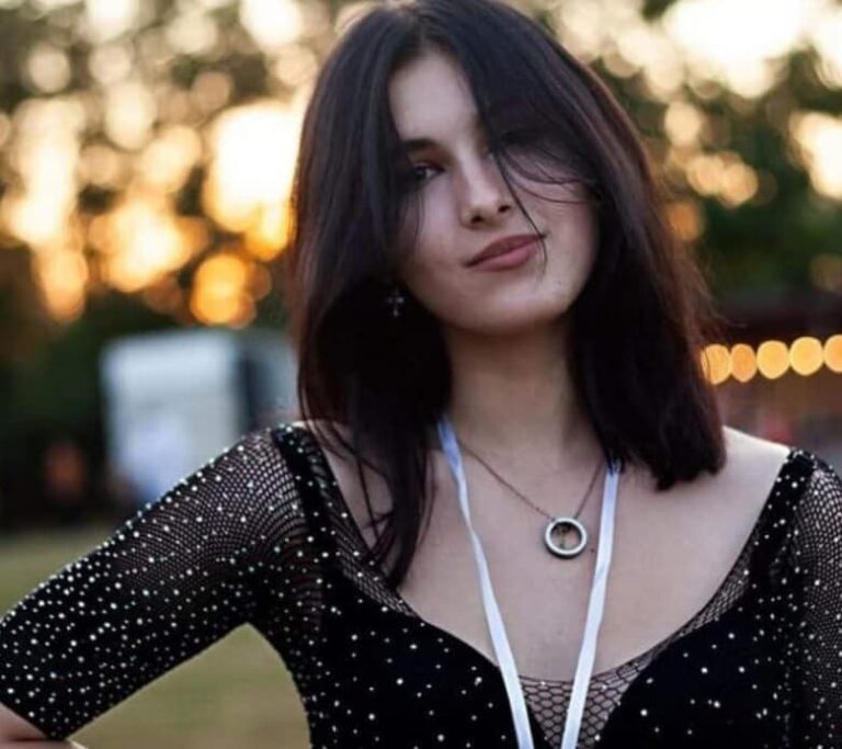 Rockmina – Gigantischer Rock - Ton an