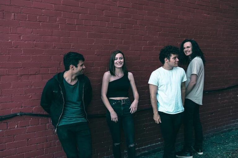 First to Eleven mit neuem Coversong - Ton an