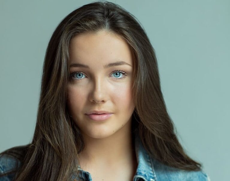 Lucy Thomas Biografie - Ton an