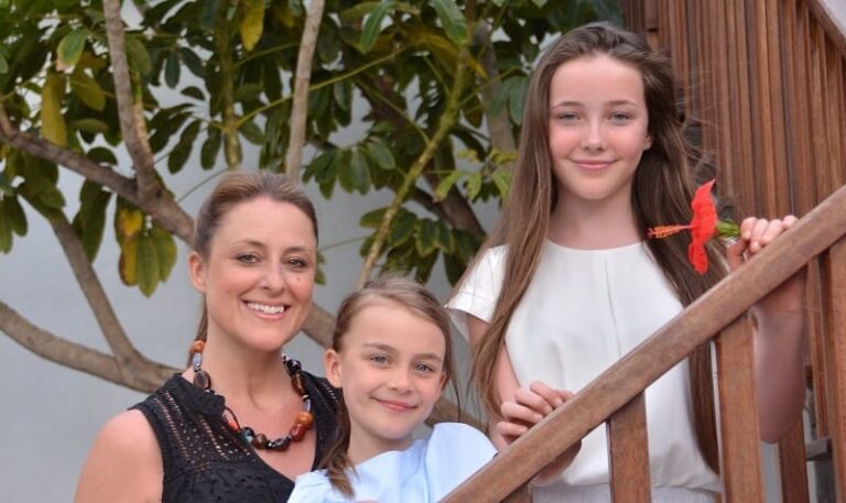 Lucy Thomas Biografie - Ton an