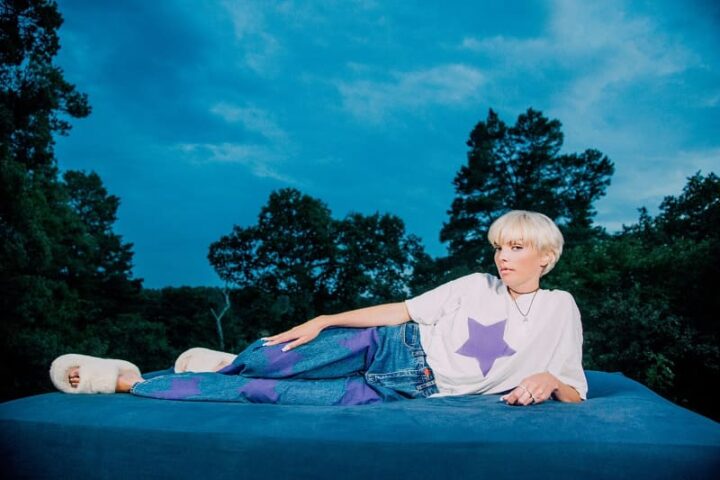 Nea versucht neues Debüt - Ton an