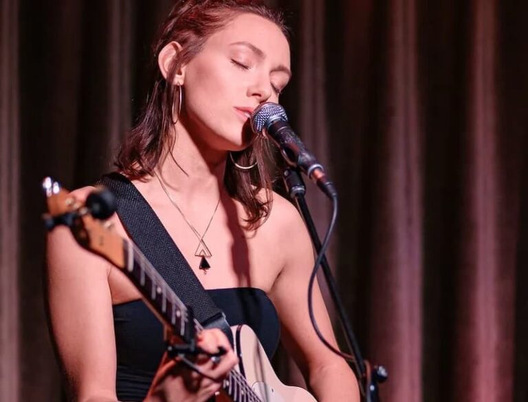 Rainee Blake mit emotionalem Closer - Ton an