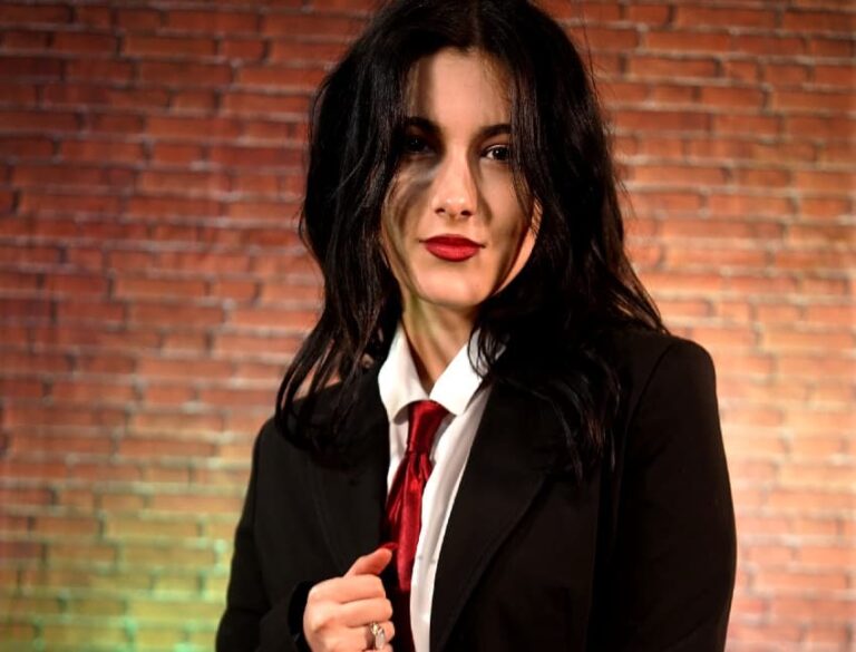 Rockmina – Gigantischer Rock - Ton an